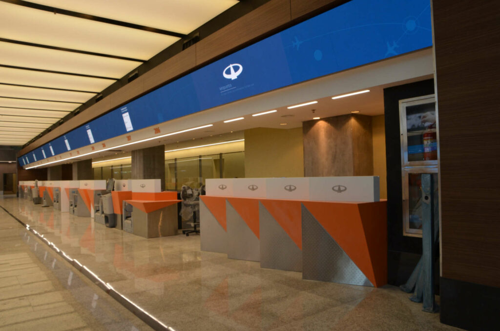 Pantallas LED para publicidad: interior vs exterior | Dinalight